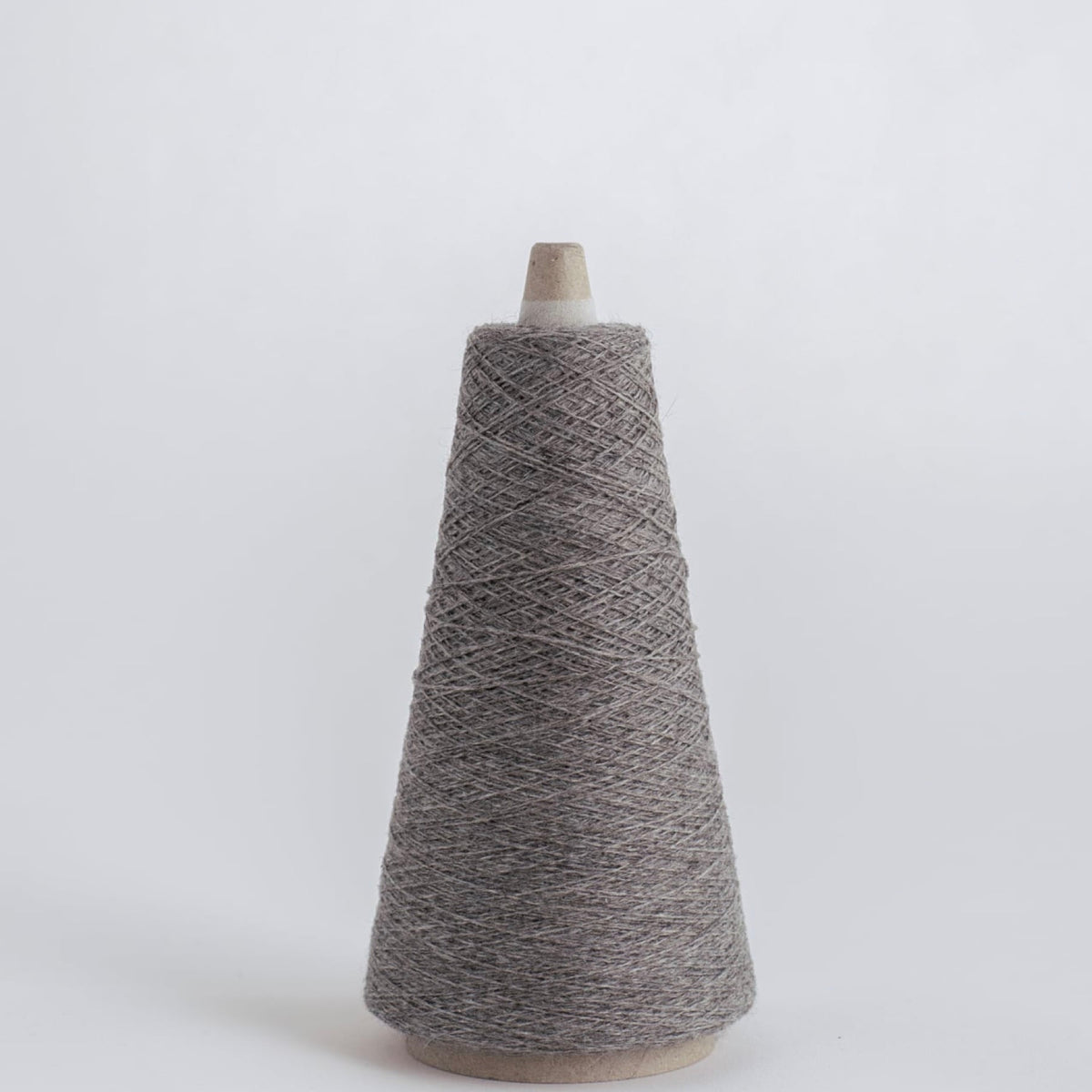 【No.21】ヤク糸（極細・3色展開） – WOOL STUDIO